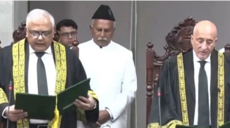 Justice KK Agha takes oath at Federal Constitutional Court ceremony ...